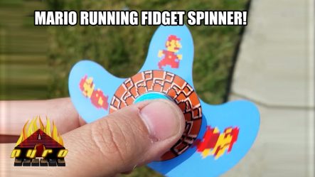 Video: Insane Mario running animated Fidget Spinner – RETRO